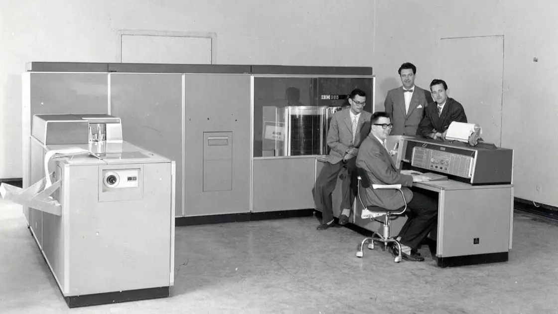 Ο πρώτος σκληρός δίσκος της IBM ζύγιζε έναν τόνο! - Unboxholics.com